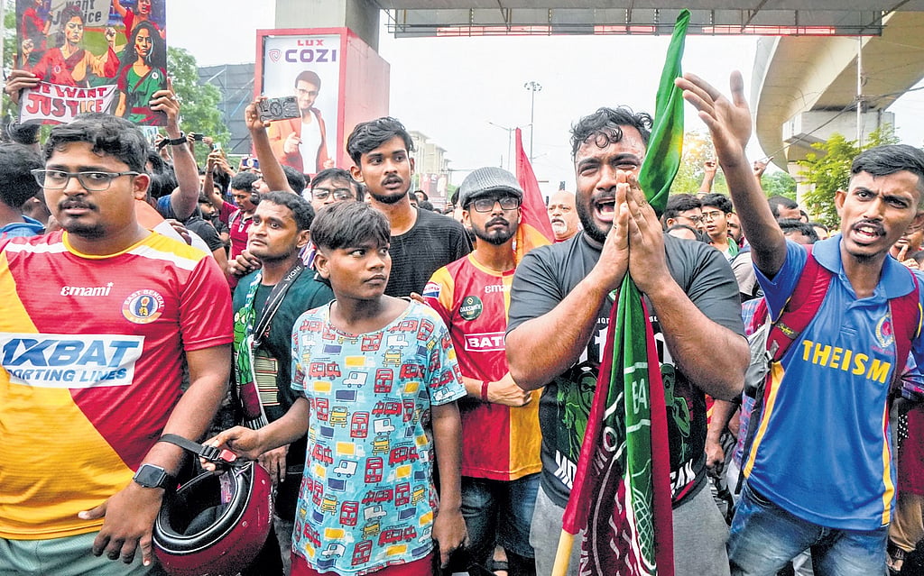 Football fans put aside rivalry to join protest in Kolkata