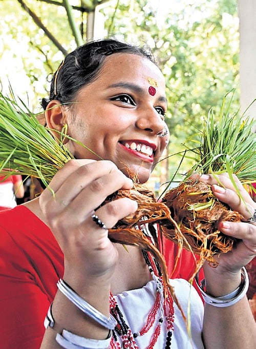 Kerala State School Arts Festival: Paniya nritham event plays to themes ...