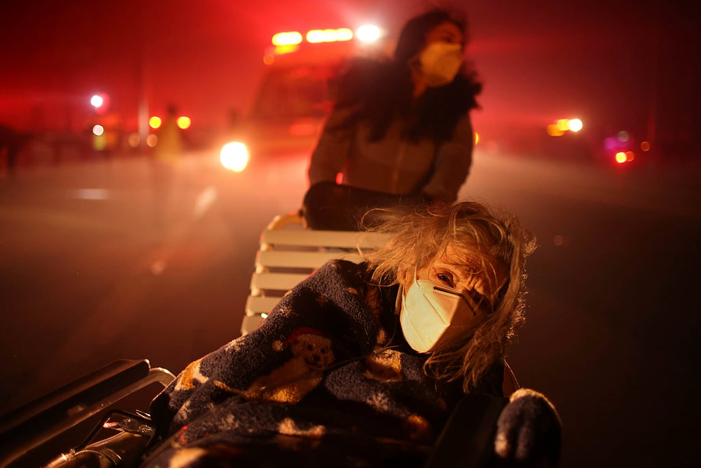 Hollywood Hills fire breaks out as deadly wildfires burn out of control ...