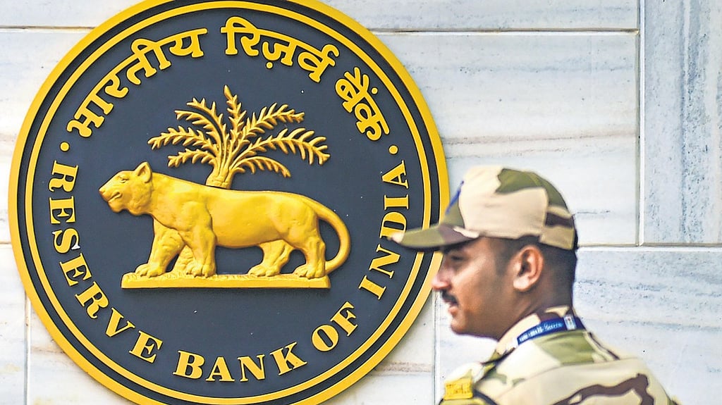 RBI says no material governance issue at HDFC Bank; shares volatile ...