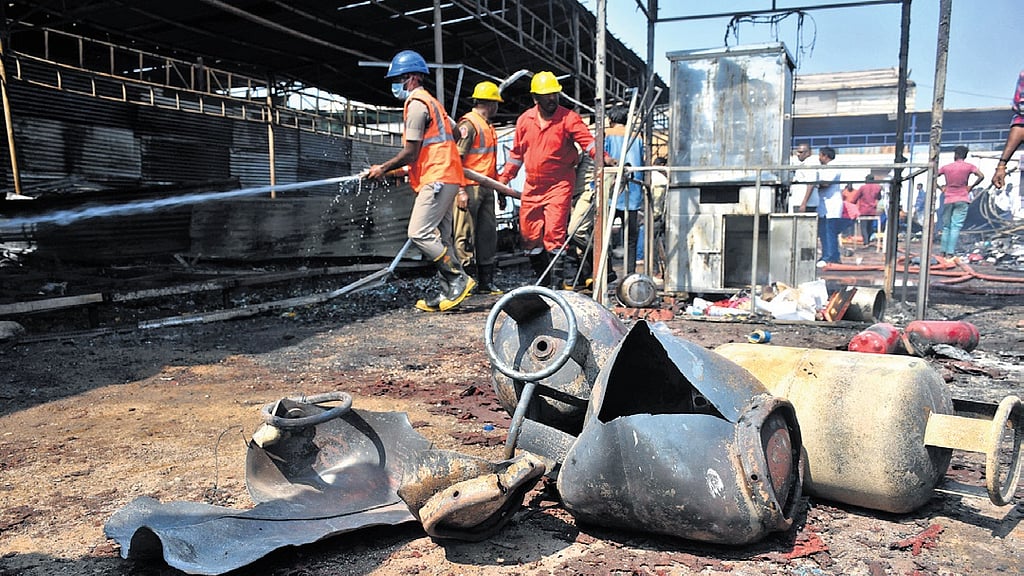 Major fire destroys stalls at Kashmir Jalakanya Exhibition in ...