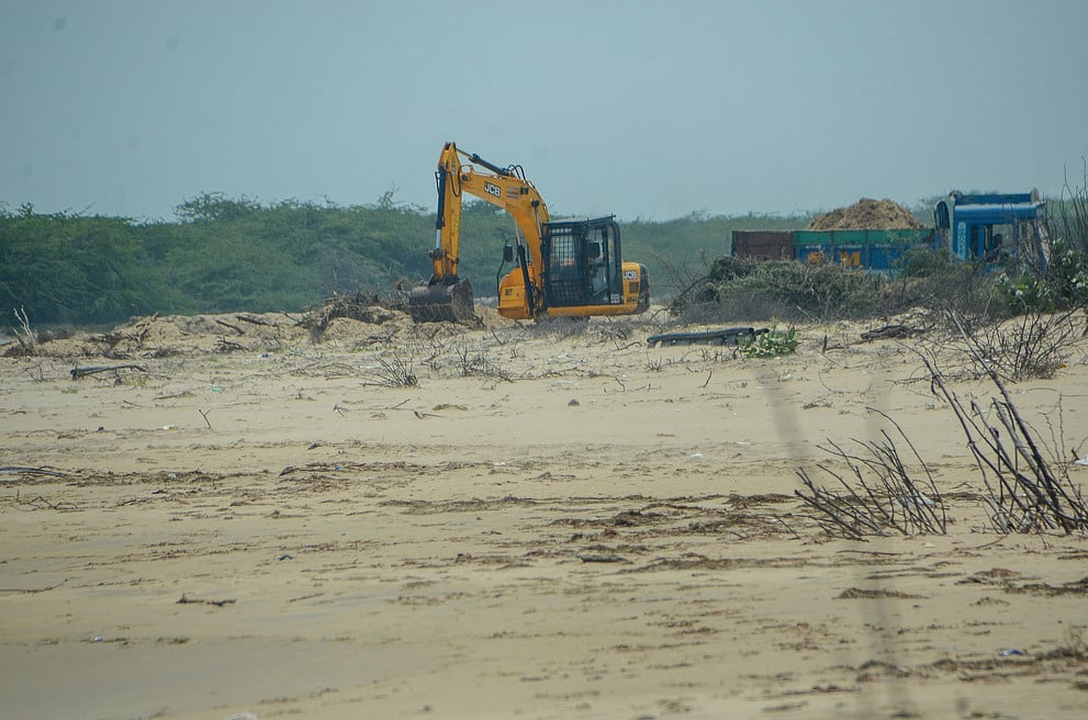 Illegal mining of red sand rampant in Thoothukudi