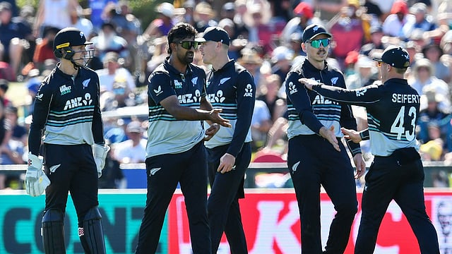 Pakistan collapse to record low T20 total as New Zealand seal nine ...