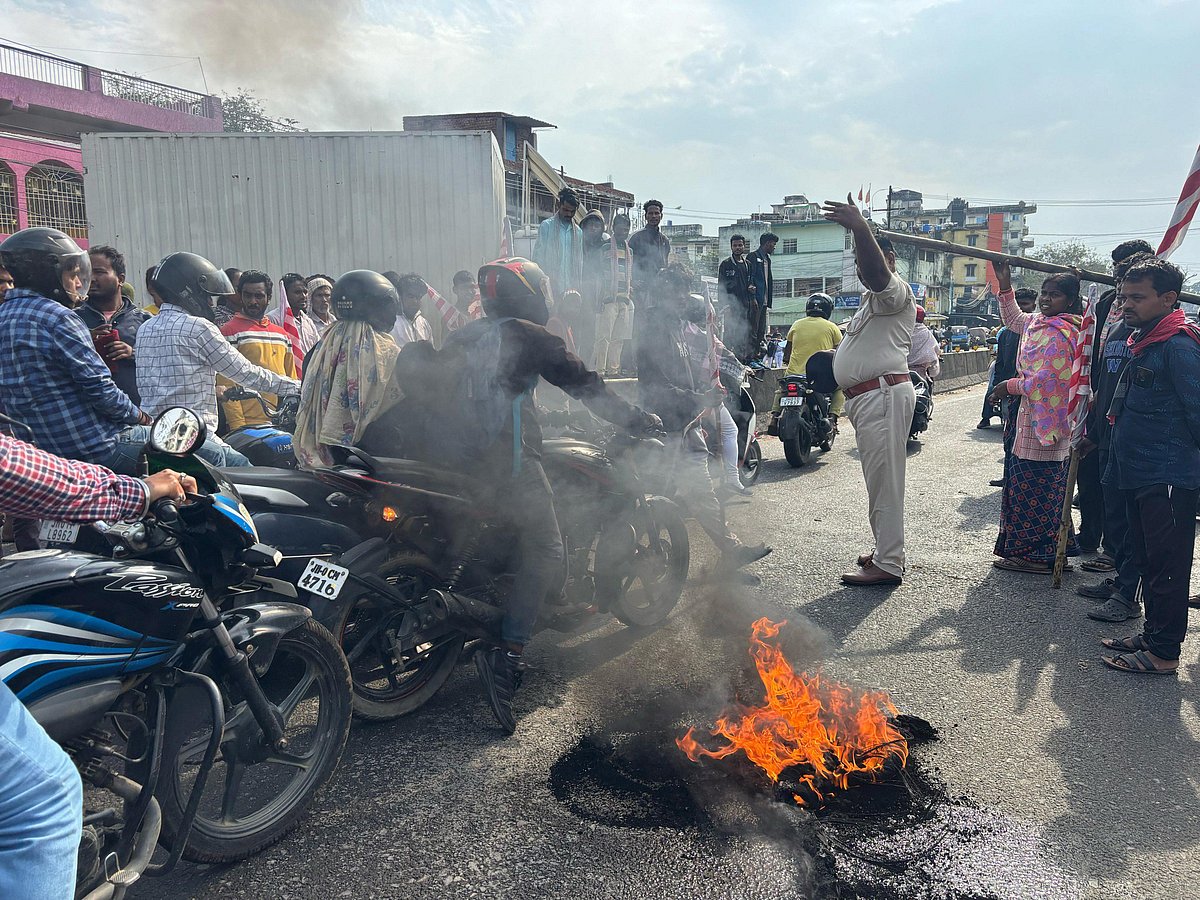 Ranchi Bandh: Tyres burnt to protest construction near Sarna Sthal ...
