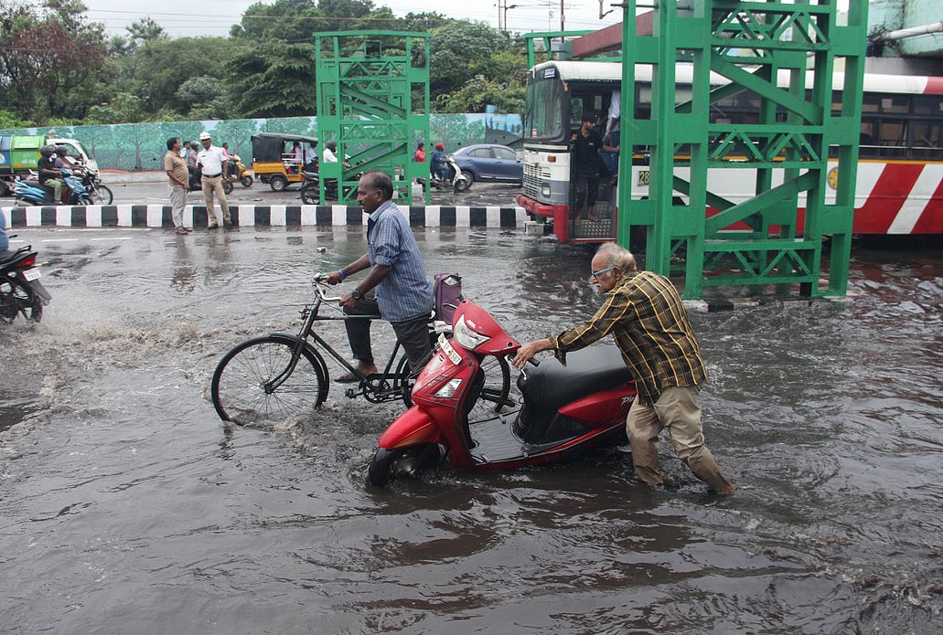 Heavy rain lashes Kerala, TN and Karnataka; eight killed in rain ...