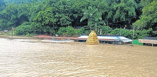 Gandi Pochamma temple submerged as Godavari swells; high alert issued
