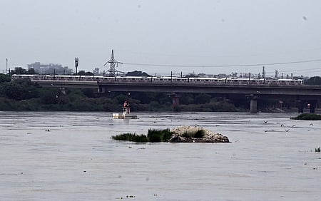 Yamuna swells to season’s highest at Hathnikund barrage; floodgates ...