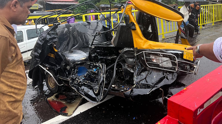 Six killed as KSRTC bus rams two autos near Mangaluru