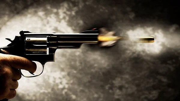 Accused shot in leg after attacking police during escape bid in Karnataka