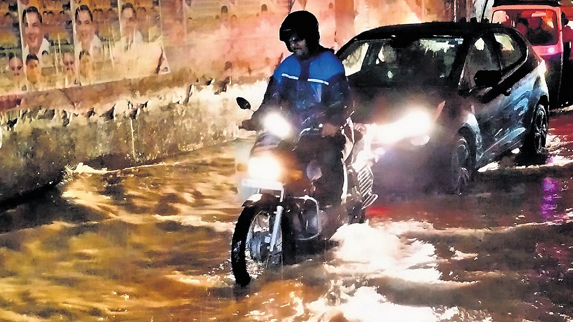 Heavy rain floods roads, disrupts traffic across Bengaluru