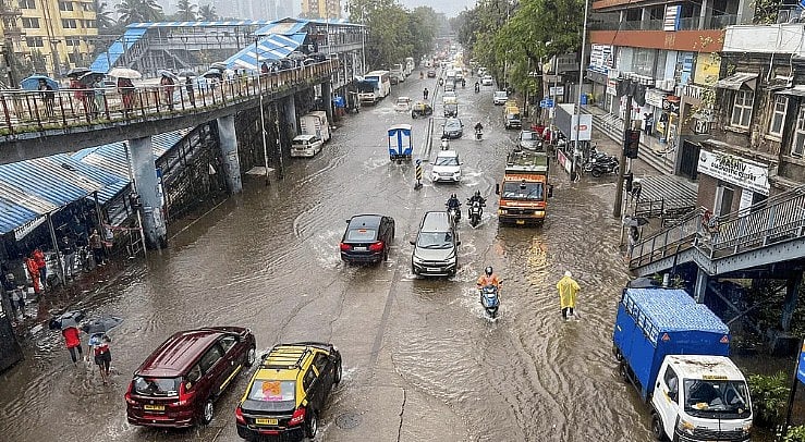 Mumbai drenched on first day of week; IMD issues 'red alert'