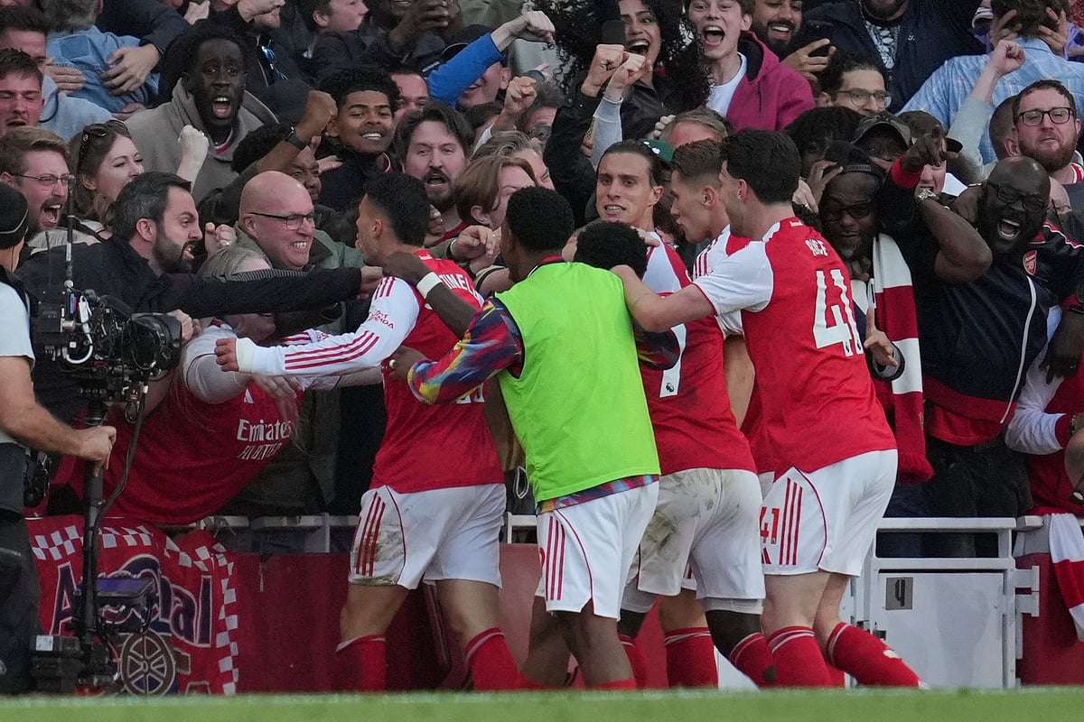 Martinelli's stoppage-time goal gives Arsenal 1-1 draw against ...