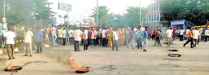 Death of three bikers in road mishap sparks tension in Odisha's Digapahandi