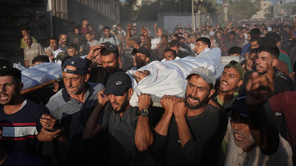 Israel halts aid to Gaza 'until further notice' as renewed fighting ...