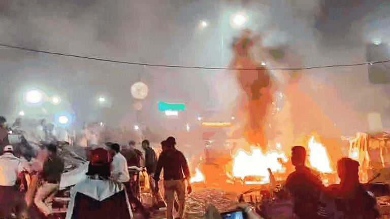 At least 9 dead, 20 injured after explosion in car near Delhi's Red ...