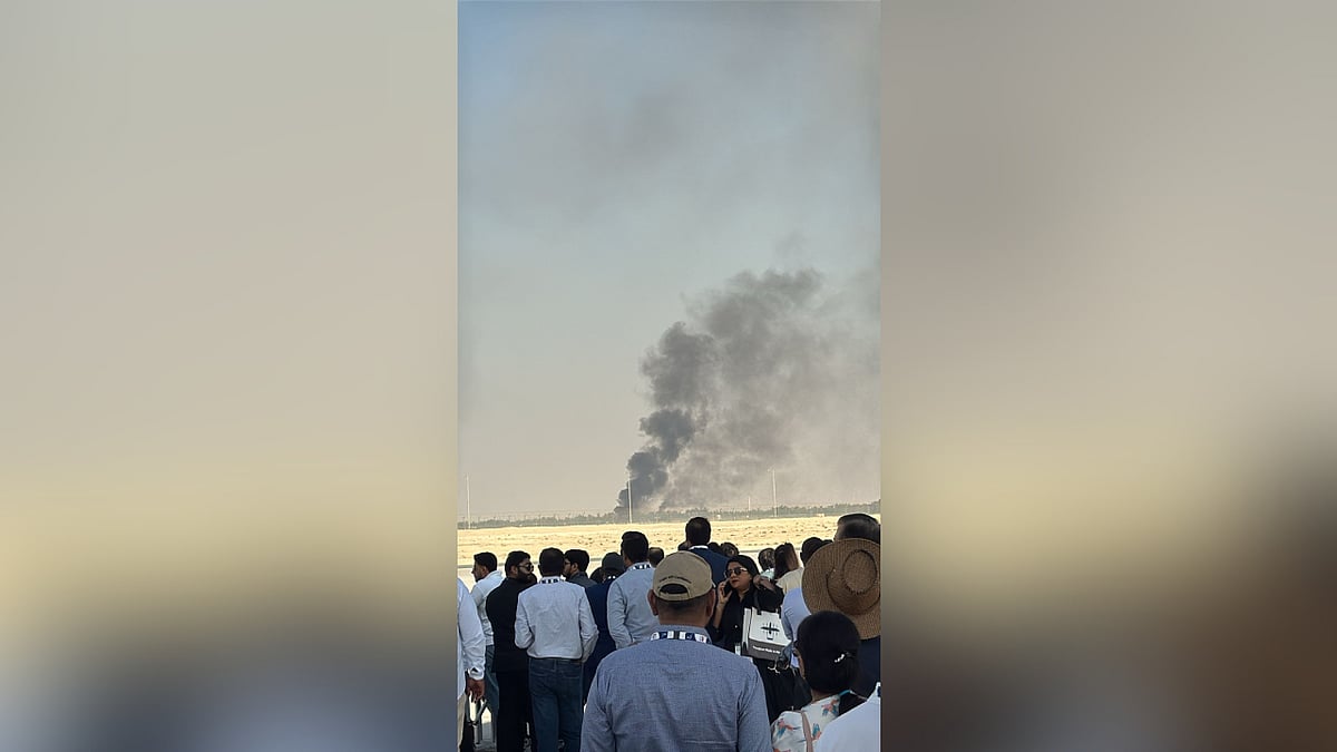 Tejas fighter jet crashes during demonstration at Dubai Air Show, pilot ...