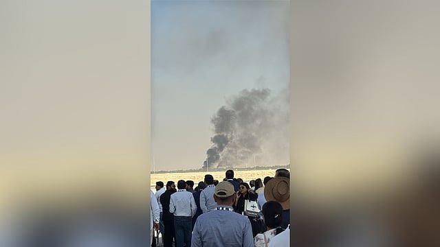 Tejas fighter jet crashes during demonstration at Dubai Air Show, pilot ...