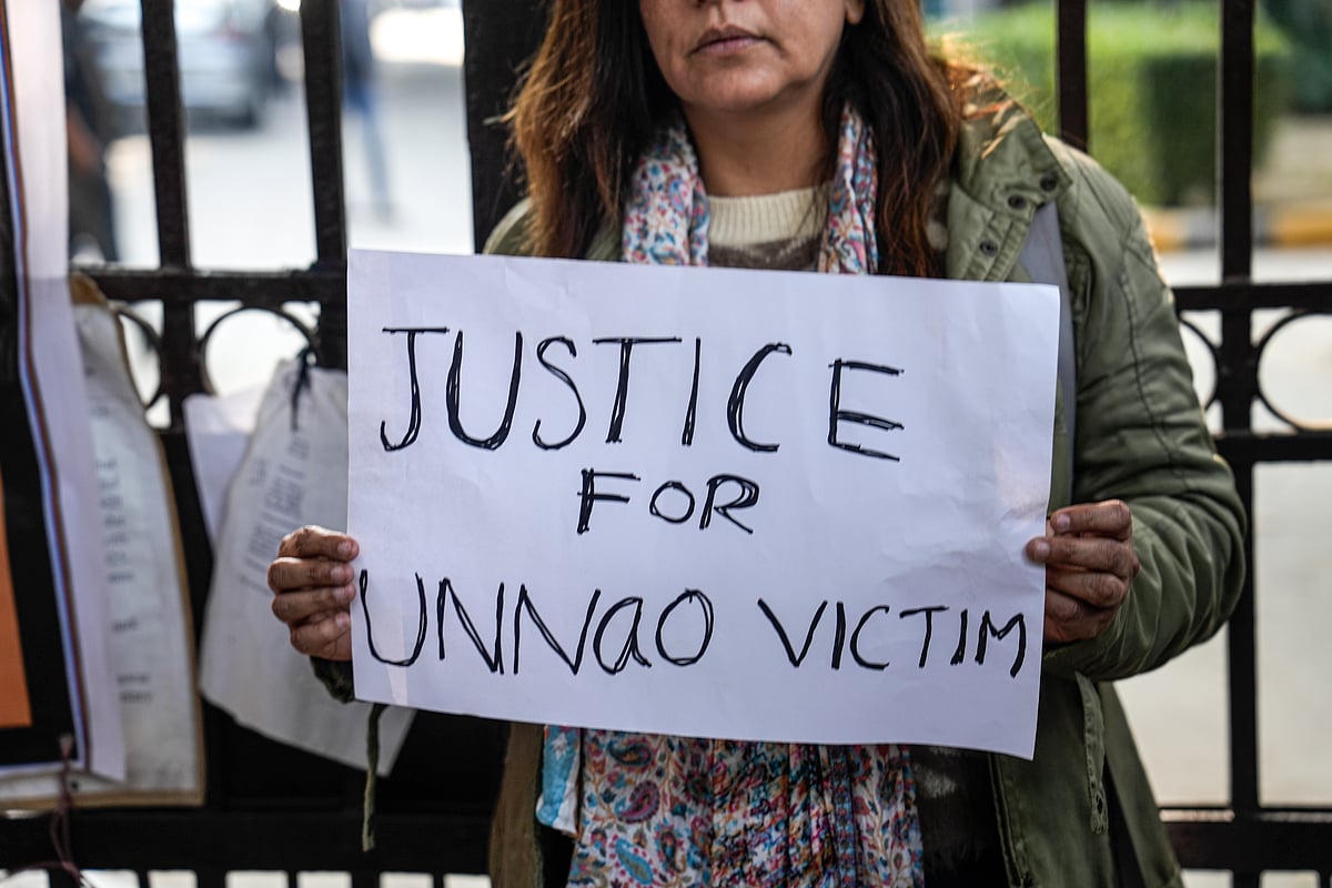 Unnao rape case: Protest outside Delhi HC against suspension of Kuldeep ...