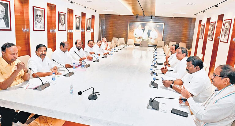 DMK offers IUML, MMK 2 seats each; Congress eyes at least 33 constituencies