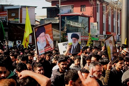 Kashmir authorities impose curbs, seal Ghanta Ghar after protests over ...