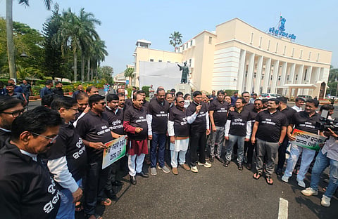 minister Mukesh Mahaling