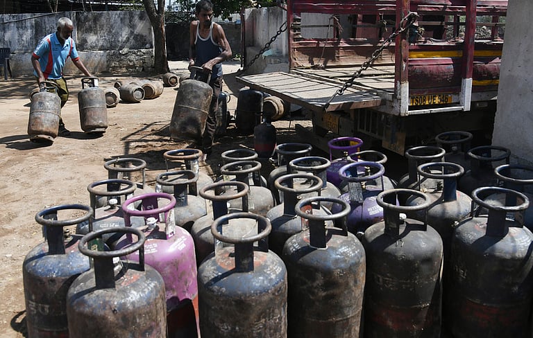 Commercial LPG price hiked by Rs 993 per 19-kg cylinder
