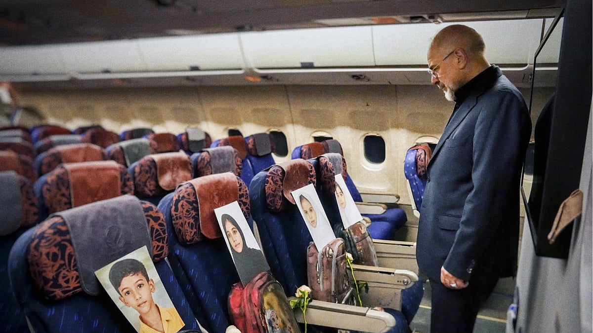 Iranian delegation flight to Islamabad pays tribute to victims of Minab ...