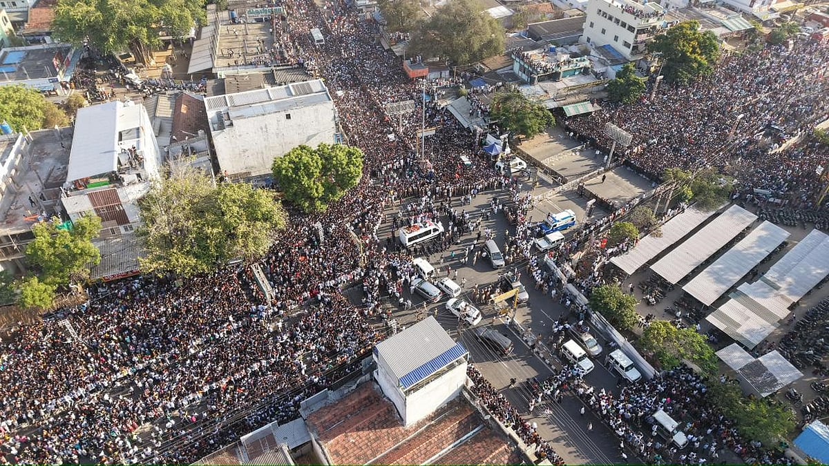 Traffic disrupted in Coimbatore as crowds gather to see Vijay