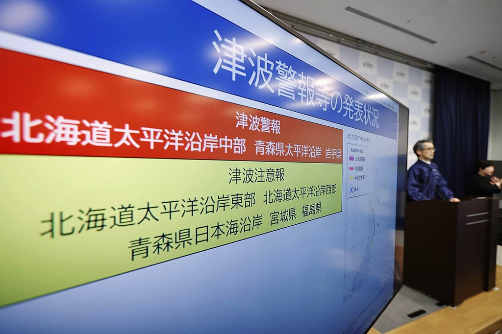 Japan issues warning after 7.7-magnitude quake hits north