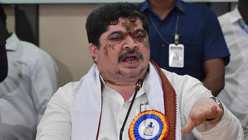 Pawan Kalyan insulted Telangana, its people and its icons: Minister Ponnam