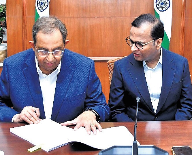 Telangana govt formally acquires Hyderabad Metro Phase-I for Rs 1,461 crore