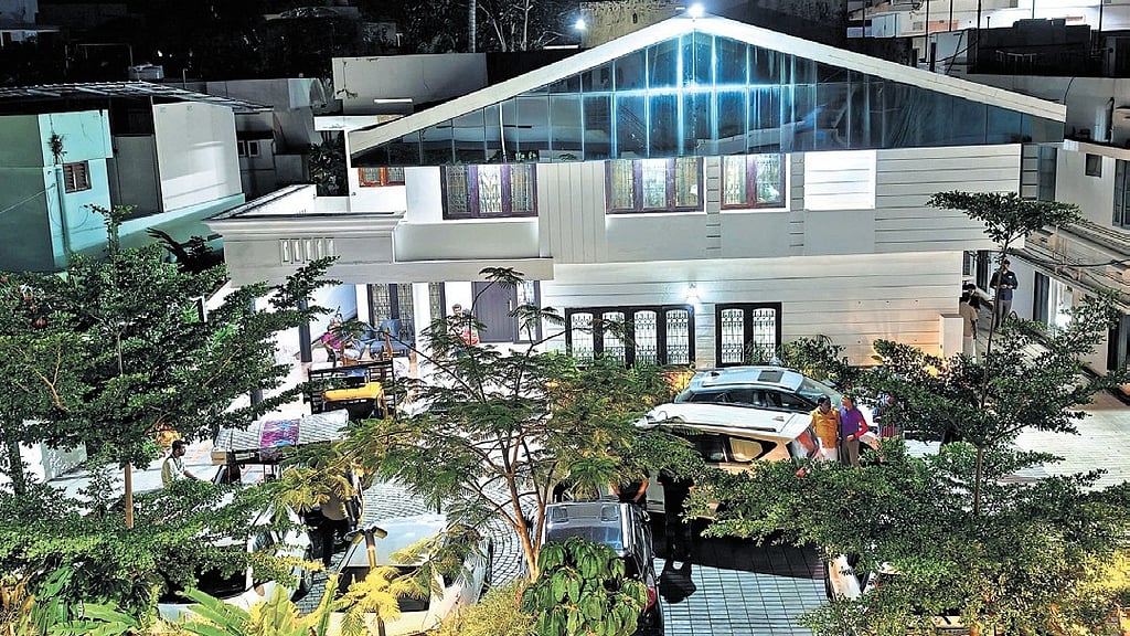 Pinarayi Vijayan shifts to rented house amid suspense over LoP role