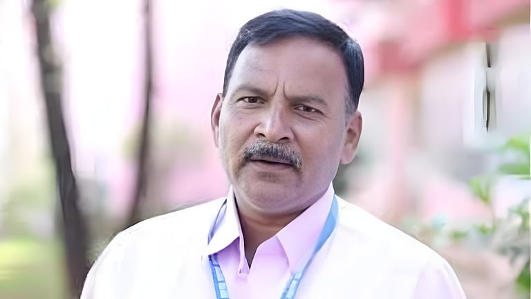 NEET-UG paper leak case: Delhi court remands kingpin Kulkarni to 14 ...