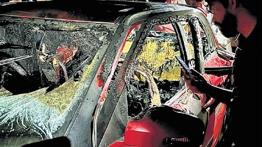 Pregnant woman dies after moving car catches fire in Kozhikode, husband ...