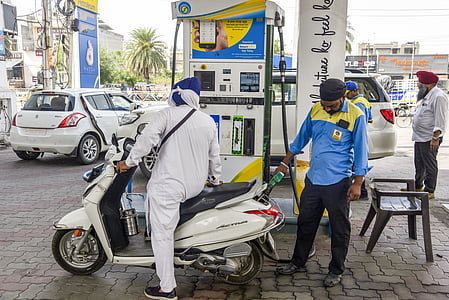Petrol pumps in Punjab run dry, dealers seek immediate govt ...