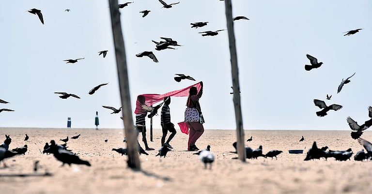 Chennai sizzles at 42°C owing to weak sea breeze, hot winds from Andhra ...