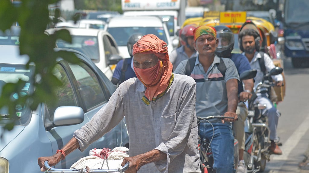 Heatwave & power outage: Double whammy for residents