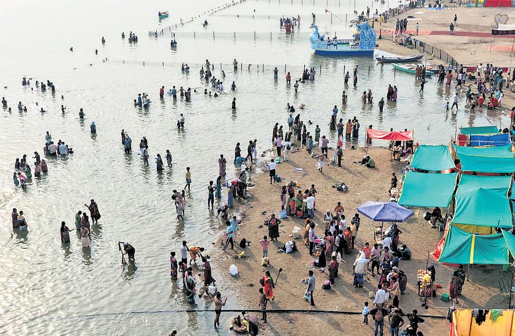 Heatwave impacts Pushkaralu turnout