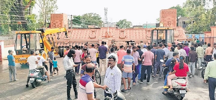 Dhanu Yatra archway collapses during storm in Odisha's Bargarh, two ...