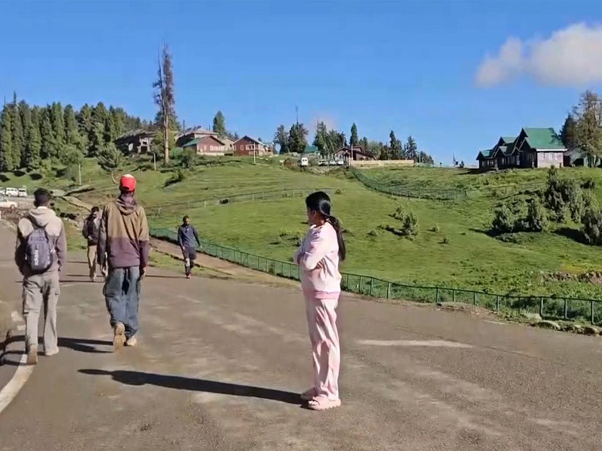 Gulmarg tourist footfall hit as famed gondola service remains shut ...