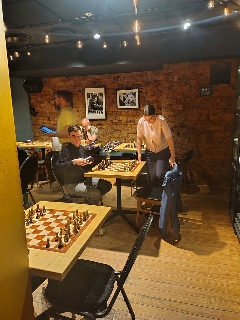 Welcome to The Good Knight in Oslo — the world's first chess pub