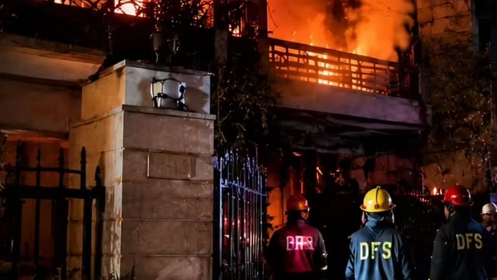 Late response in Delhi's Hauz Khas fire: Locals