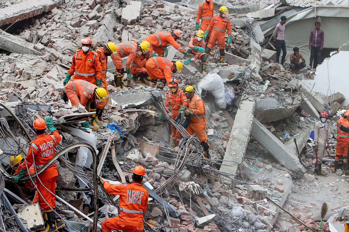 Delhi Building Collapse Near Saket Metro: four Dead, 8 Rescued in Multi ...