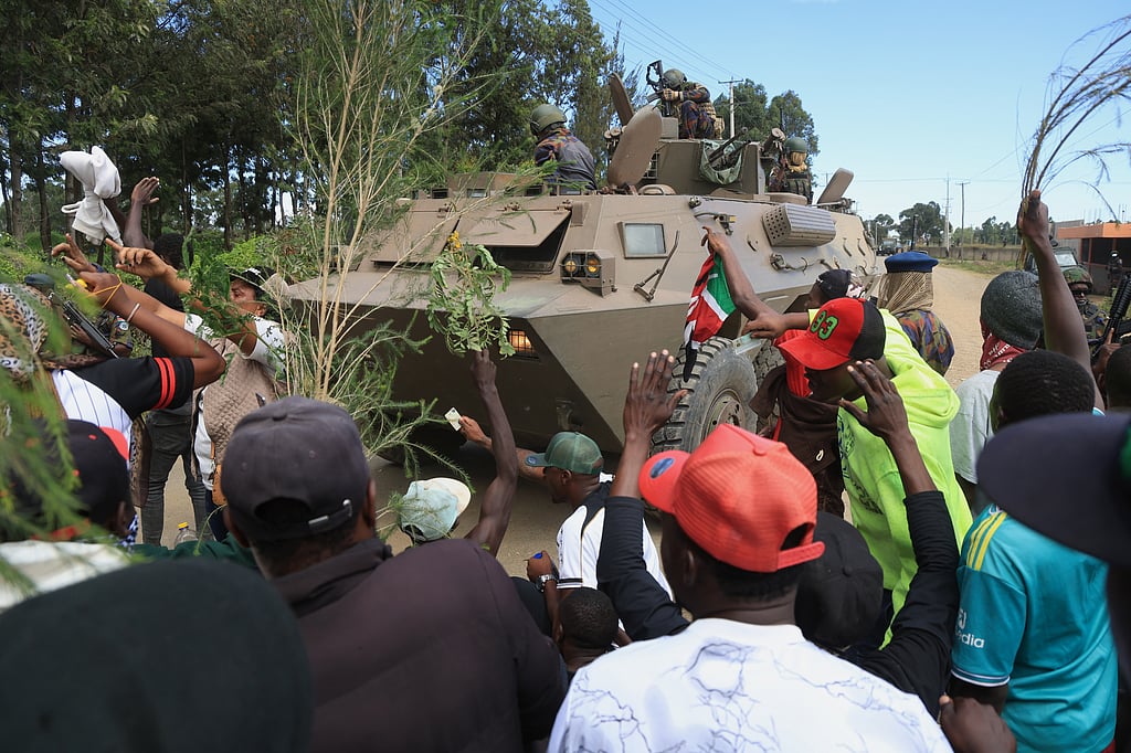 Hundreds of youths protest outside Kenya's Ebola quarantine center for ...