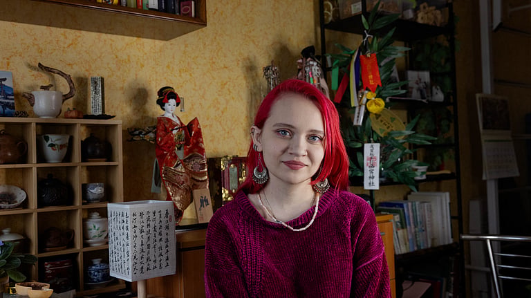 Ukrainian haiku poet Vladislava Simonova finds small miracles in war