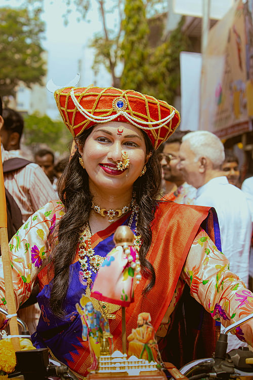 Bindi in fashion 2026: How maximalist aesthetics brought the bindi back ...
