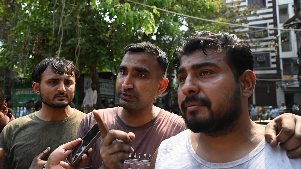 Delhi hotel fire: Samaritans brave smoke to bring fainted occupants out