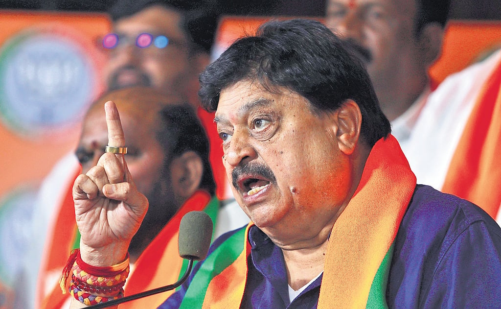 Telangana BJP chief accuses Congress govt of forcibly taking land from ...