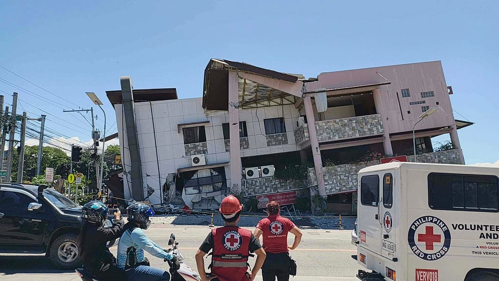 Powerful 7.8 earthquake jolts southern Philippines, leaving 16 dead and ...