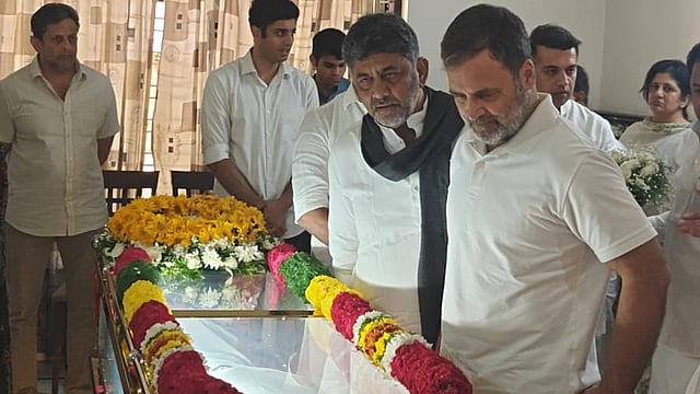 Rahul Gandhi pays last respects to Suraj Hegde in Bengaluru